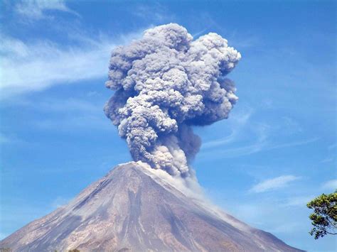 Explosión En Un Volcán De México Lanzó Una Inmensa Columna De Humo De 3
