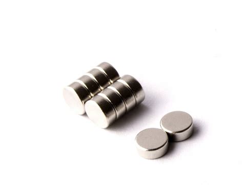 Kup teraz na Allegro.pl za 2,90 zł - MAGNES NEODYMOWY MAGNESY 3x1mm 10 ...
