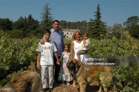 Philippe Riboud Philippe Et Valérie Riboud Et Leurs Enfants News Photo Getty Images