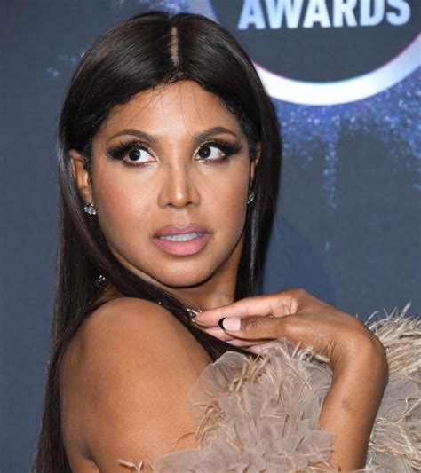 Toni Braxton Flaunts Her Summer Body In An Itty Bitty Orange Bikini