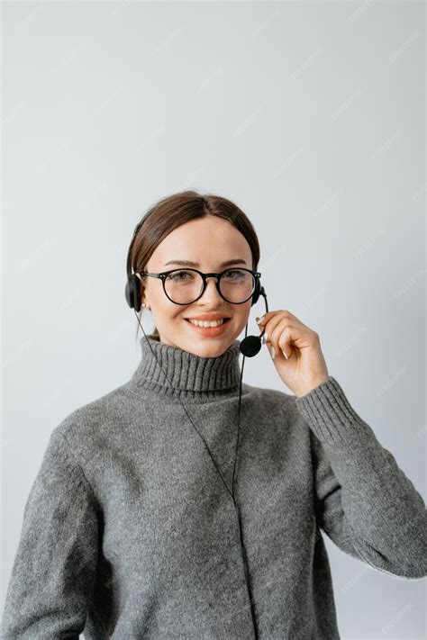 Premium Photo Beautiful Young Woman Working Using Computer Laptop Concentrated