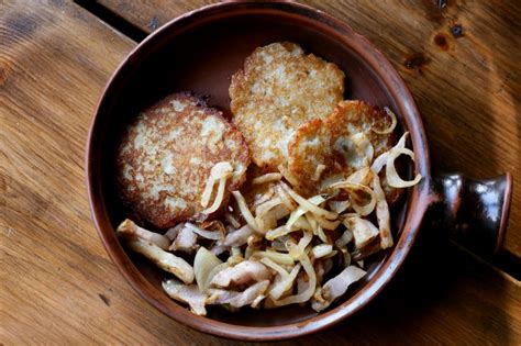 Сніданок з традиціями деруни з беконом у горщиках Новости Section Ukr Net