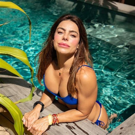 Midianews Daniella Cicarelli Posa De Biquíni Durante Viagem