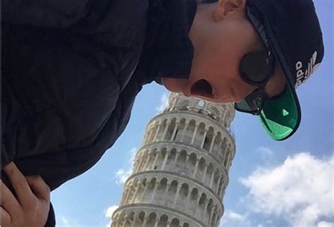 Katy Perry Appears To Simulate Sex Act To Tower Of Pisa In Taly Photo Canada Journal News