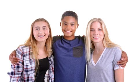 Adolescentes Bonitos Em Fundo Branco Foto Premium