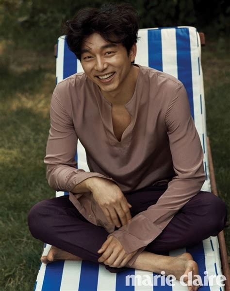 [방송]공유 여름 화보 공개…부드러운 미소로 여심 저격 Ytn