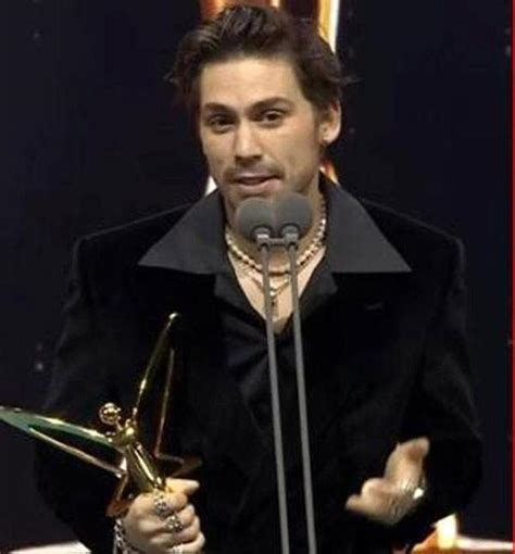 Taro Emir Tekin Kız Tavlamak Için Piyano çaldım Magazin Haberleri