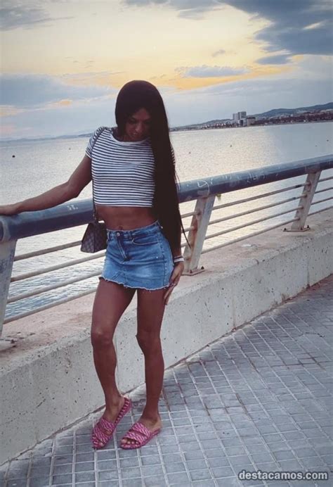 Jovencita brasileña rebeca llegó día a destacamos