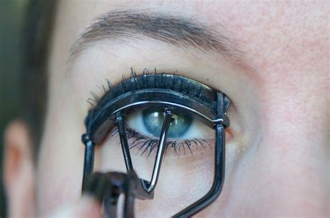 How To Try The Clumpy Mascara Trend In A Less Dramatic Way — Photos