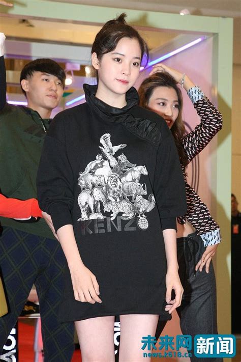 歐陽娜娜玩下衣失蹤秀美腿 笑得像花兒一樣做明朗少女 每日頭條
