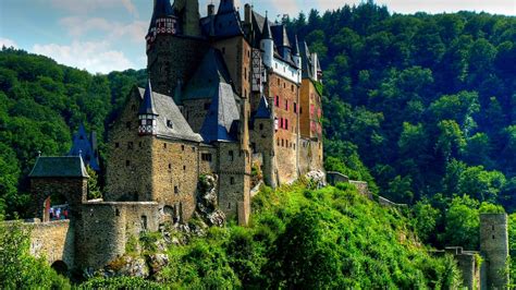 Eltz Castle Theme For Windows 10 And 11