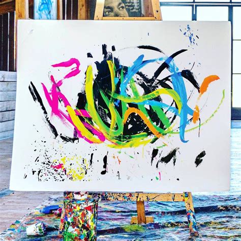 Pigasso This Pig Enjoys Painting And Has Become The Worlds First Pig