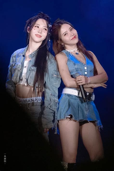 Moonbyul 문별 And Solar 솔라 Mamamoo 231220