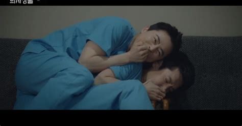 슬기로운 의사생활 조정석 정경호x곽선영 통화 엿들으려 안간힘