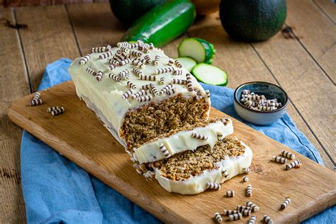 Saftiger Zucchini Kuchen mit Nüssen und Frischkäse Frosting Einfach Malene