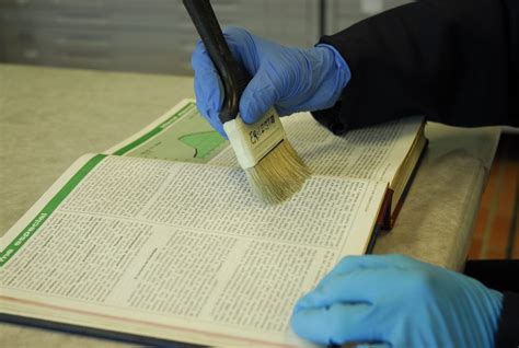 Proceso De Conservación De Documentos Históricos En Bogotá