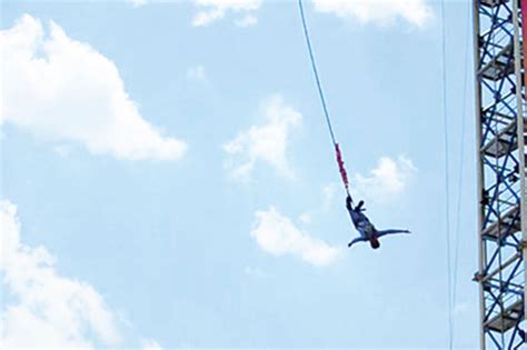 ببینید لحظه پاره شدن طناب بانجی‌جامپینگ و سقوط مرد عاشق آدرنالین خبرآنلاین