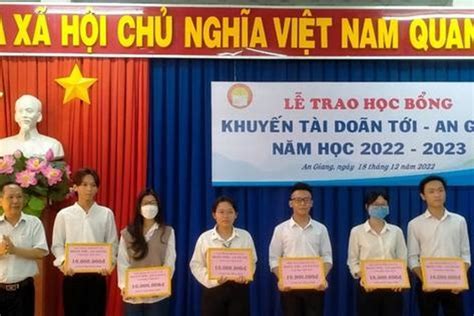 Trao 480 Triệu đồng Học Bổng Khuyến Tài Doãn Tới An Giang Cho Sinh