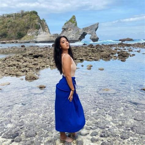 Anindita Hidayat Pamer Body Goals Di Pantai Netizen Putri Duyung Hot Terdampar Wanieta News