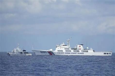 中国南海“碰碰船”为什么越来越大了？高挂z字旗，054a导弹海警船？凤凰网