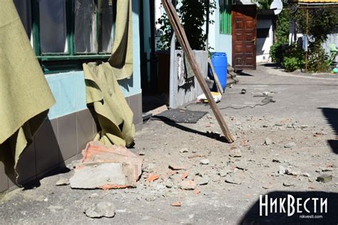 Последствия ночного обстрела Николаева россиянами повреждены жилые дома