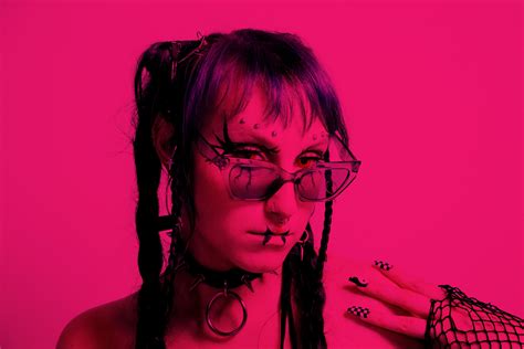 Alondra Noctvrna Presenta El Video Life And Death Y Sigue Girando Con