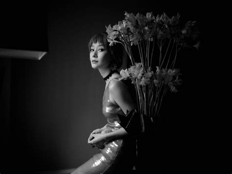 马伊琍短发造型利落干练 着一袭亮片裙明媚婀娜 搜狐大视野 搜狐新闻