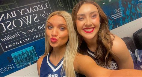 Pin By 𝐀𝐥𝐥𝐲 𝐖𝐢𝐜𝐤𝐰𝐚𝐫𝐞 On Pom Pom Pom Quick Save
