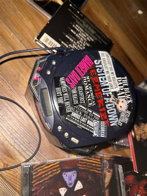 My Mom Gave Me Her Old Walkman Thats Surprisingly Not Shot And Ive