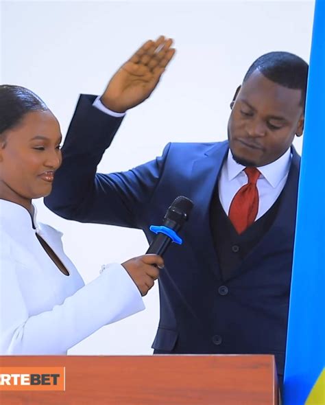 Umuhanzi Mu Ndirimbo Zo Kuramya No Guhimbaza Imana Israel Mbonye