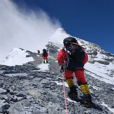 Everest Gets An Altitude Adjustment Nepal And China Agree On Height Wsj