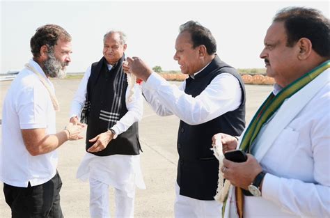 Congress On Twitter गुजरात में जनसभा को संबोधित करने के लिए सूरत