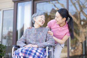 高齢者介護でも日本はスゴイ！ 「化粧療法」で生き生きするお年寄り＝中国メディア ライブドアニュース