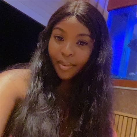 D E S I R É E Sweeterblossom01 • Threads Say More