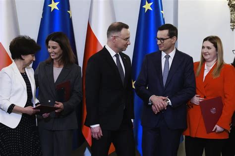 Jarosław Kaczyński na emeryturze Komu odda władzę w PiS w 2025 roku