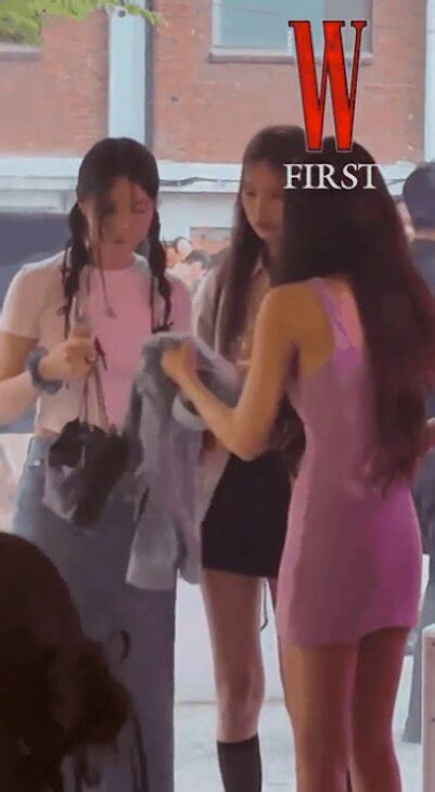 Blackpink Jennies Heartwarming Gesture Towards Her Friend At The