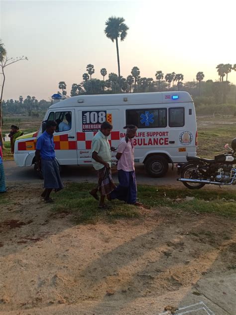 சாதிவிட்டு சாதி திருமணம் மகன் தாயை வெட்டிக்கொன்ற தந்தை மருமகள் கவலைக்கிடம் கிருஷ்ணகிரியில்