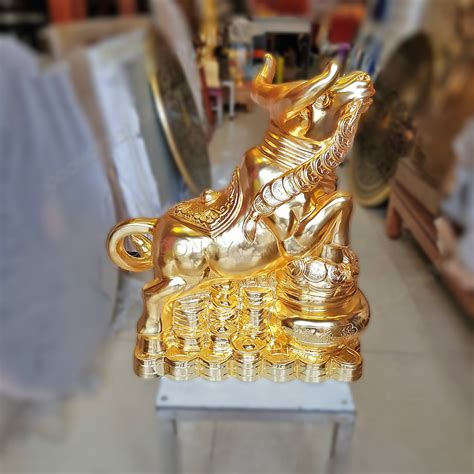 Tượng Trâu Vàng Phong Thủy Bằng Đồng Dát Vàng 24k Cao Cấp TĐ229