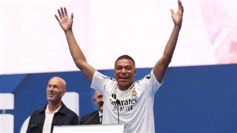 Mbappe Bikin Bernabeu Geger Ibunya Tiba Tiba Nangis Di Depan Puluhan