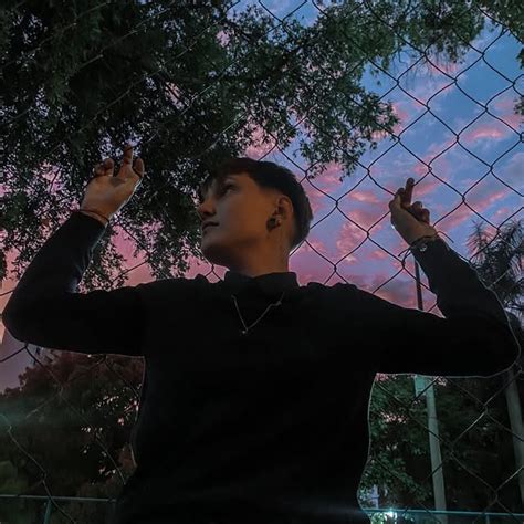 𝐄𝐦𝐲 𝐊𝐚𝐦𝐢𝐧𝐬𝐤𝐢 Emy Kami • Threads Say More