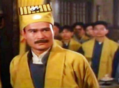 林正英鬼片裡的殭屍原來是這些人演的，很少有人知道 每日頭條