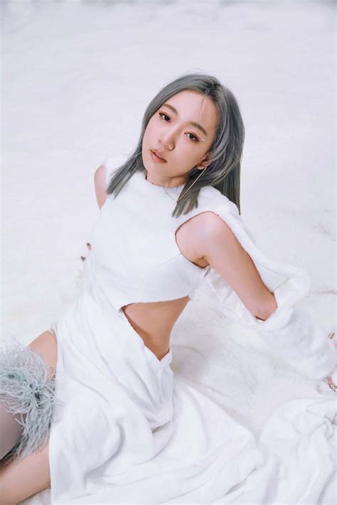 Stuts、ジュリア・ウーと5lackを迎えた新曲「worlds End Feat Julia Wu 5lack 」をデジタル・リリース