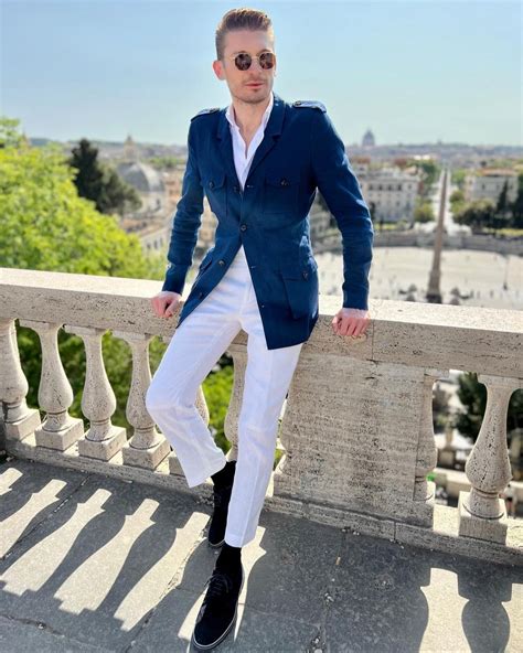 Chaqueta Azul Marino Con Pantalones Blancos Hockerty
