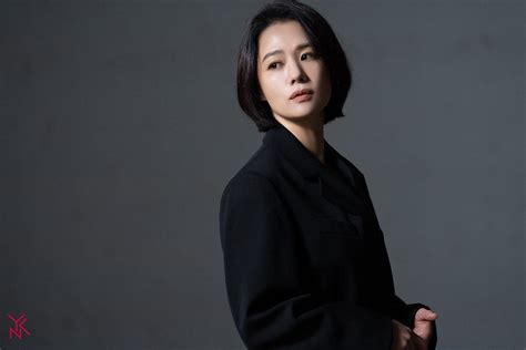 김현주 포스터 촬영 비하인드 사진 연예이슈 수다방 네모판