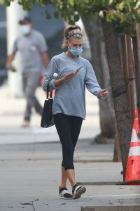 Charlotte McKinney Seen Out In Los Angeles 11 3 20 The Drunken StepFORUM A Place To