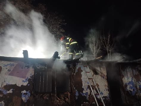Casă și Anexe Mistuite De Un Incendiu Pornit De La Un Aragaz La