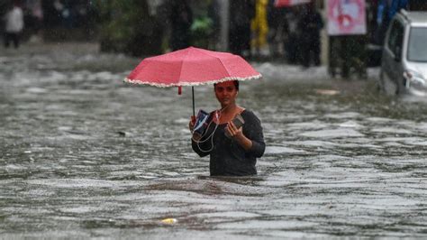 Mumbai Heavy Rains Bring Indian City To A Standstill Bbc News