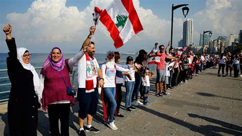 Protesters Just Formed A Human Chain Across Lebanon