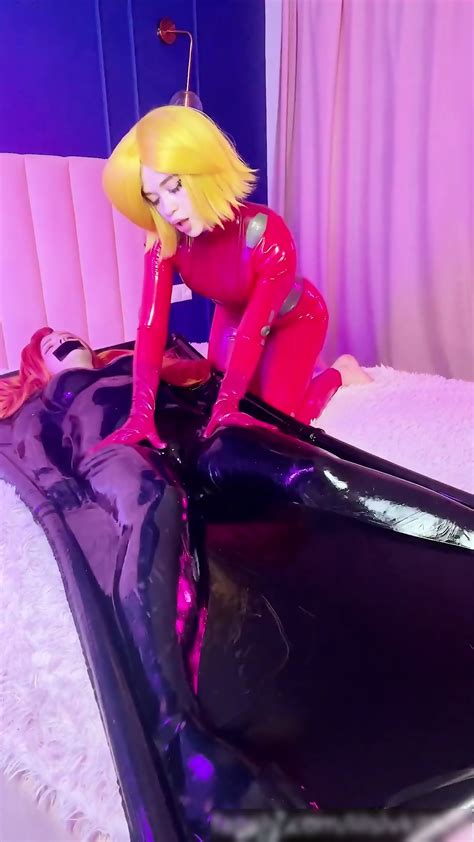 Sam Vacuum Trapped Clovers Latex Plan In Tottally Spies Eporner