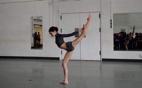 Épinglé Par Lulu Sur First Position Photo Danse Classique